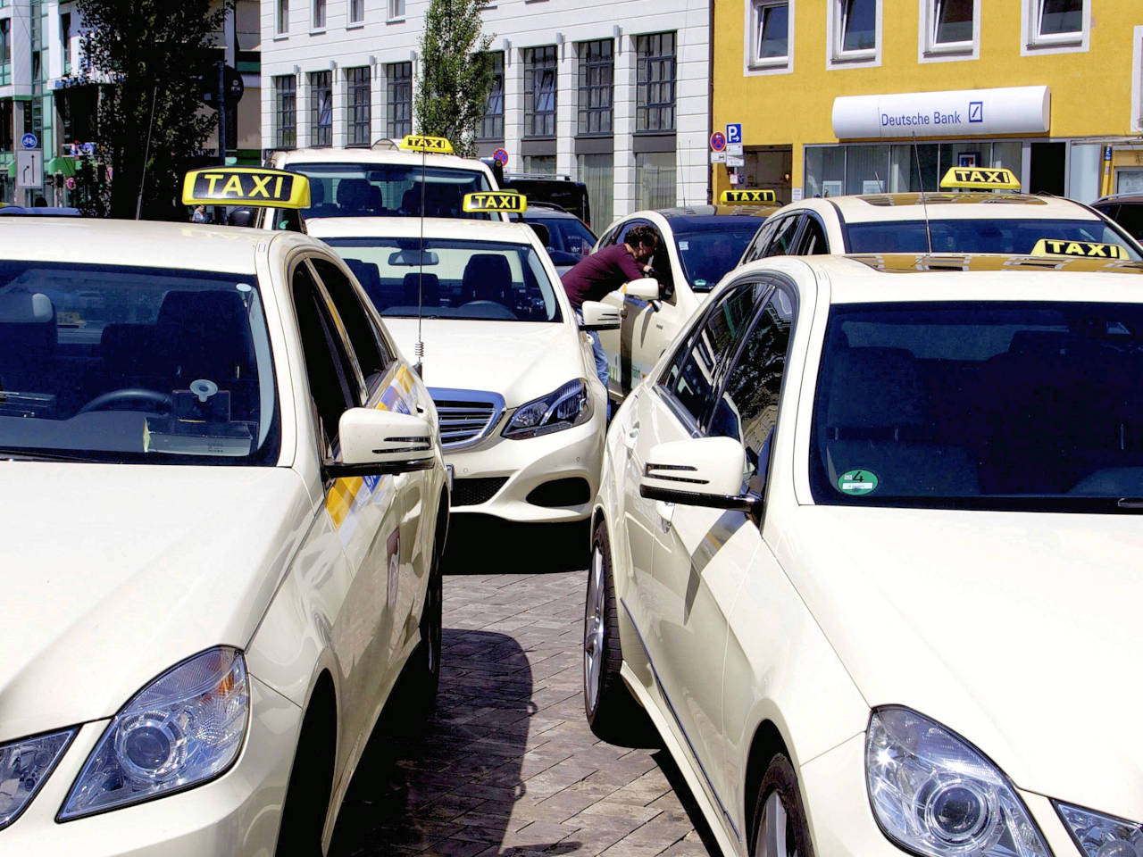 Das Taxi einfach teilen - mit der App taxi.eu wird dies jetzt möglich ...